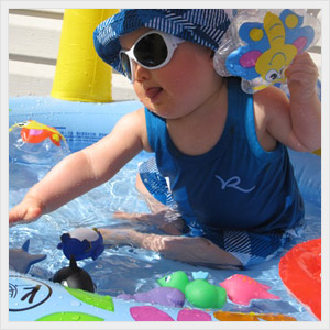 An Adorable Mushroom Baby Pool Keeps Baby Cool and Shady - Product Scoop